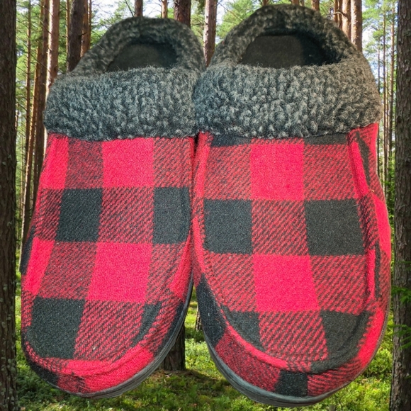 N/A | Other | Buffalo Plaid Slippers Size L 112 Mens Like New | Poshmark